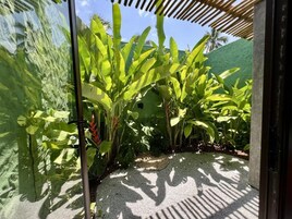 Bungalow de Luxo, lanai (alpendre havaiano), vista para o jardim | Terrenos do alojamento