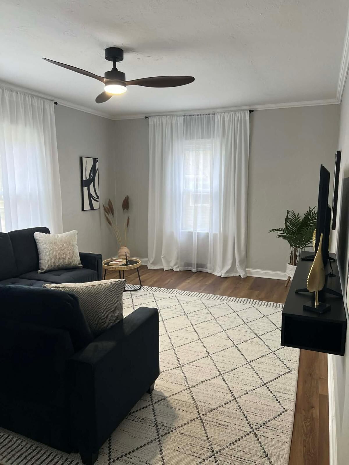 3br Oasis Near Advocate Sherman & St. Joseph With Fenced Yard And Fire Pit - Elgin, IL