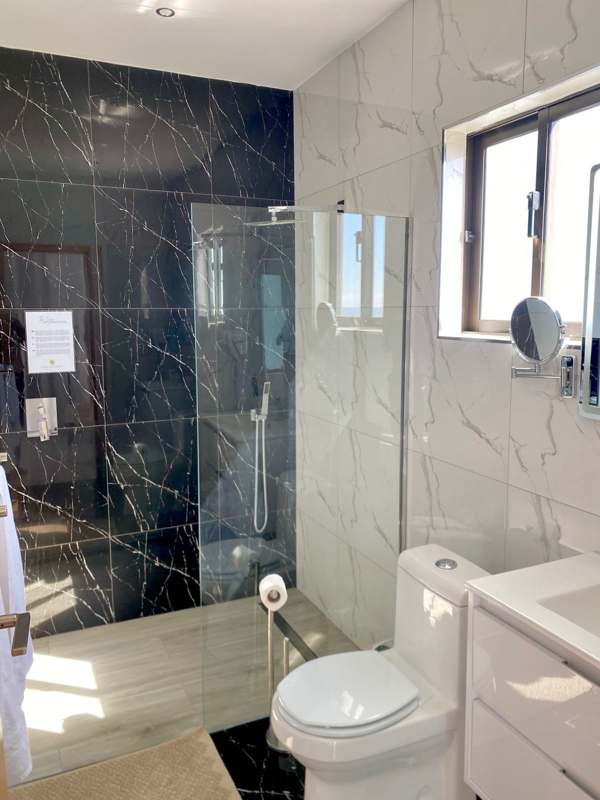 Quarto solteiro clássico, sacada, vista para o oceano | Banheiro | Produtos de toalete grátis, secador de cabelo