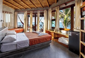 Quarto Quádruplo Deluxe, em dormitório misto, vista para o mar