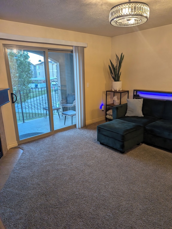 Sage Hollow Is A Cozy, Modern, Mid Level Condo In The Heart Of Town. - Vernal, UT
