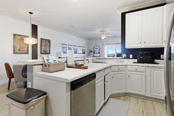 Apartamento em Condomínio Fechado, várias camas, acesso à piscina (View to a Thrill) | Cozinha privada