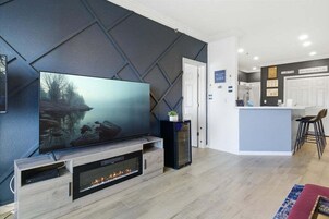 Apartamento em Condomínio Fechado, várias camas, acesso à piscina (View to a Thrill) | Interior