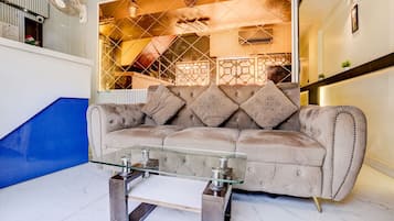 Área de estar no saguão