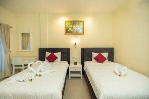 Quarto casal luxo, sacada, vista para o jardim | Wi-Fi, acesso para cadeiras de rodas