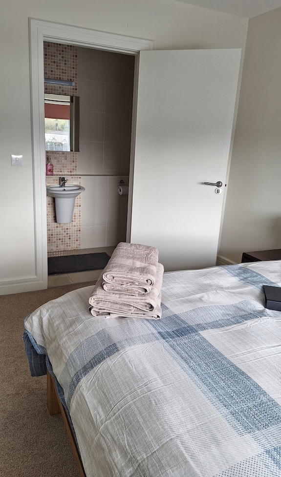 Modern 2-bedroom Duplex Apartment In The Heat Of Westport Co Mayo - ウェストポート