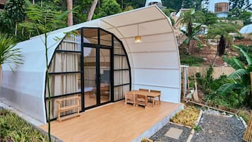 Barraca empresarial, vista para a montanha | Opções para refeição ao ar livre