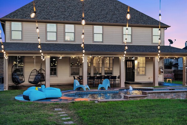 Grand 6br 3ba Pool Escape Round Rock - Pflugerville, TX