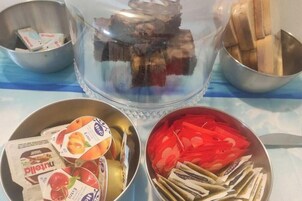 Pequeno-almoço preparado no momento diário incluído 