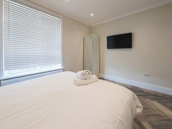 5 Bedroom 5 Bath House  Portsmouth Docks - Portsmouth