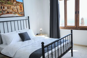 Quarto casal luxo, sacada, vista para a cidade