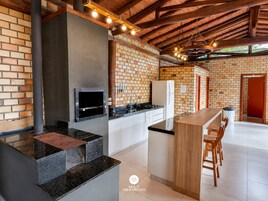 Casa de Campo Premium, acesso à piscina, vista para a montanha | Cozinha privada | Um frigorífico, um micro-ondas, utensílios de cozinha
