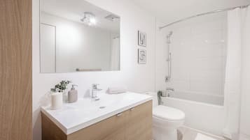 Suíte exclusiva, 1 cama Queen, cozinha, vista para a cidade | Banheiro