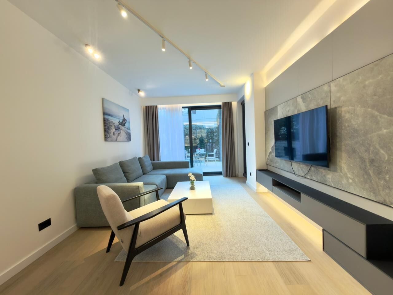 Apartamento Deluxe, pátio, vista para o jardim | Sala de estar