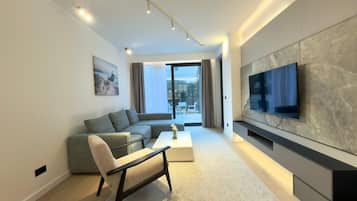 Apartamento Deluxe, pátio, vista para o jardim | Sala de estar