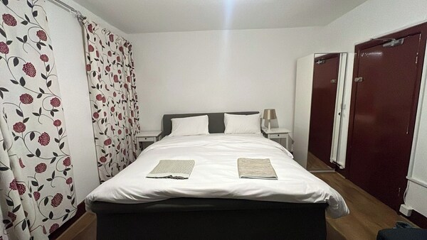 House - Sleeps 10 - Honor Oak Park Station 2 Mins Walk - London, UK