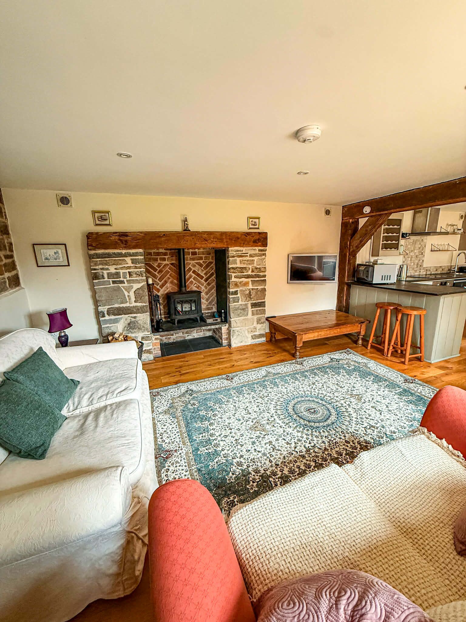 A Charming Rural Cottage Offering 3 Double En-suite Bedrooms - Burnham-on-Sea