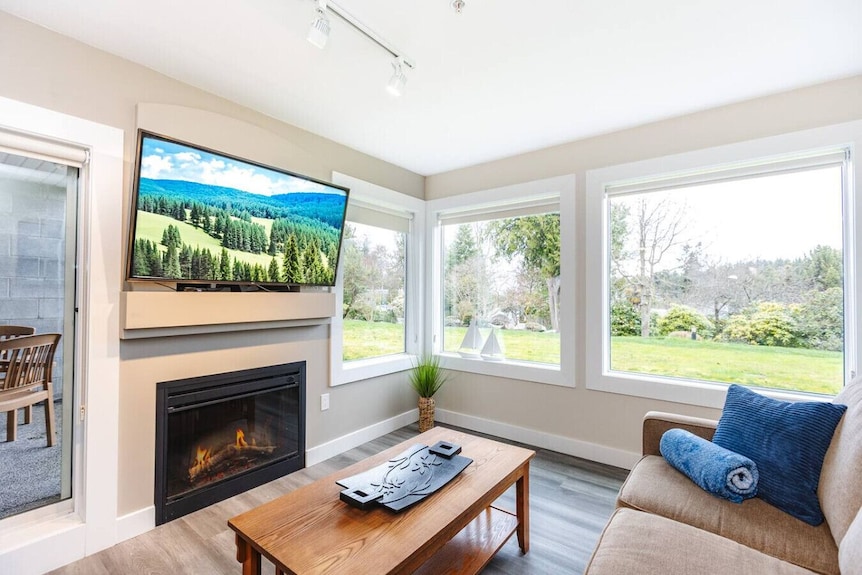 Coastal Garden Hideaway - Parksville, British Columbia