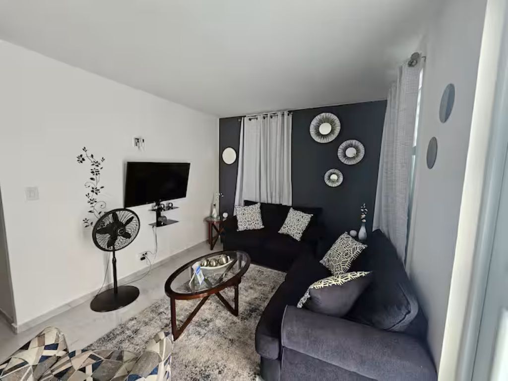 Villa De Gloria - Levittown