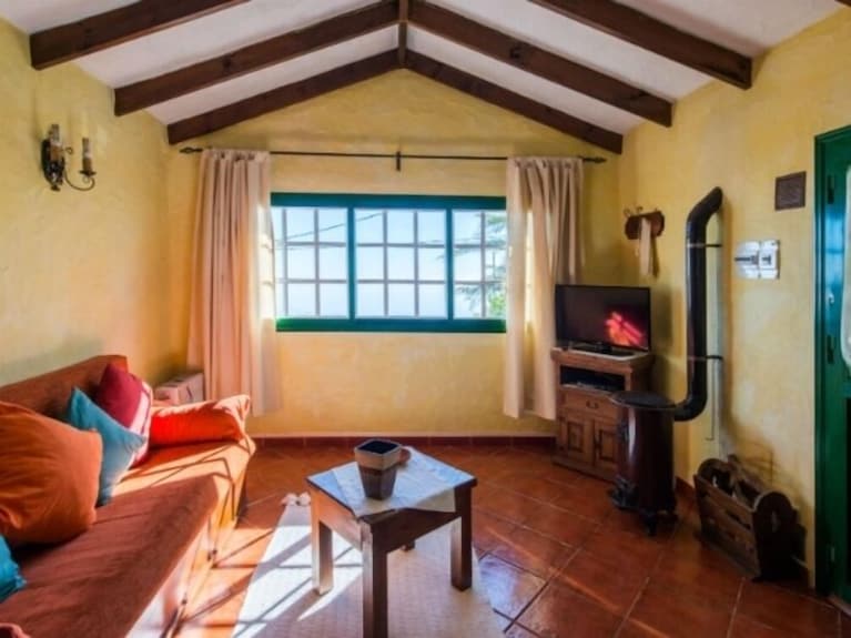 Casa Rural En Isora: Vistas A La Montaña, Jardín Y Barbacoa - El Hierro