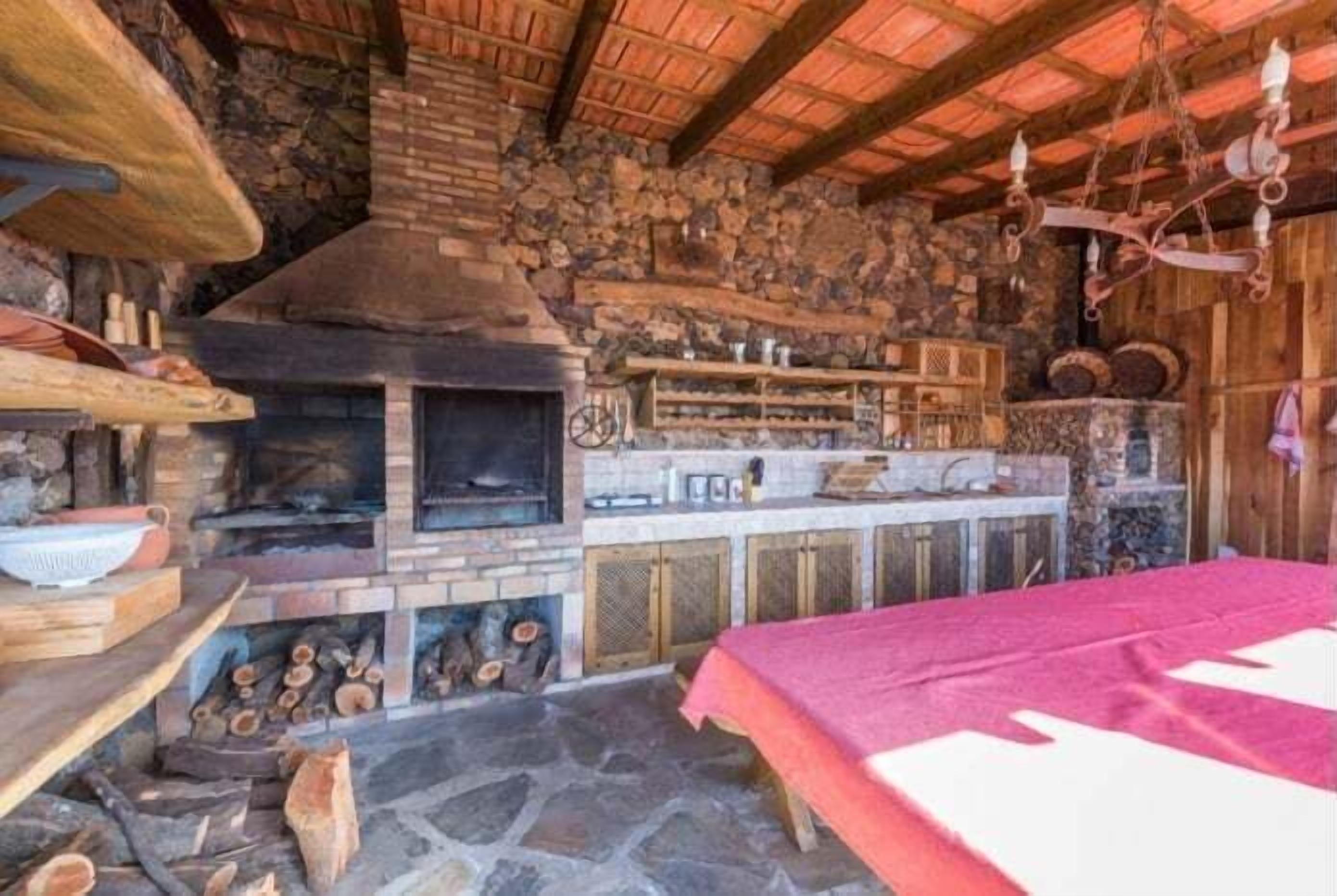 Casa Rural En Isora: Vistas Mar, Jardín Y Bbq (7 Pers) - El Hierro