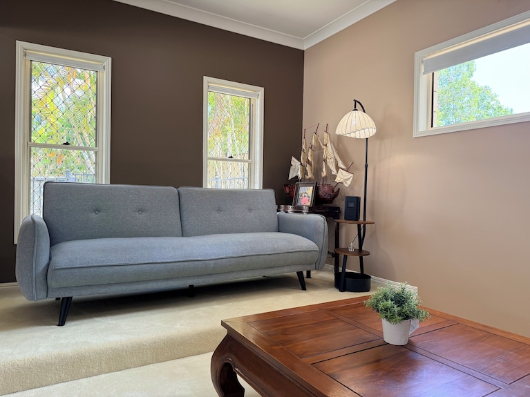 Comfortable 2-bedroom Unit With A/c, Kitchen, And Large-screen Tv Plus Parking - Brisbane