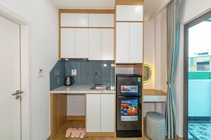 Suíte estúdio | Cozinha privada | Geladeira, cooktop, talheres/pratos/utensílios de cozinha