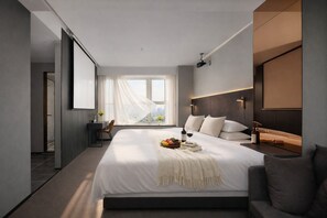 Quarto casal superluxo, vista para a cidade | Roupas de cama premium, escrivaninha, cortinas blackout