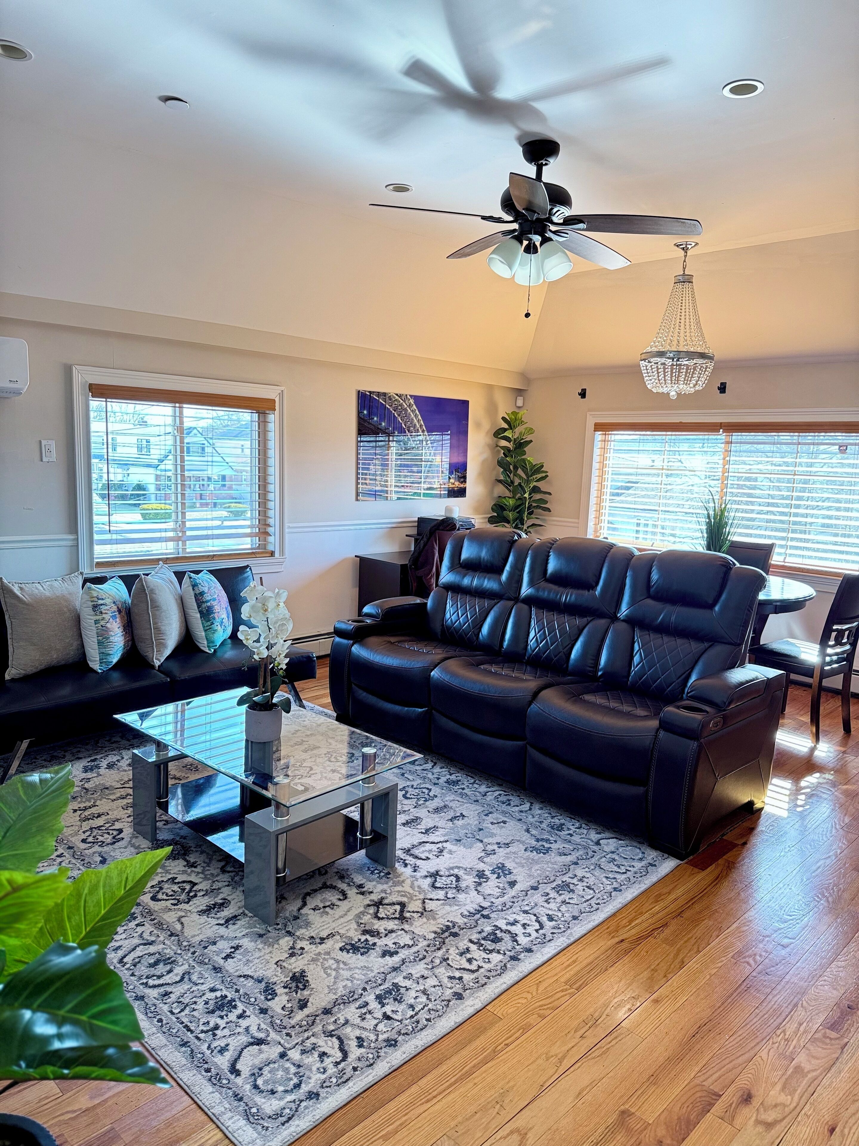 Secret Oasis Master Bedroom Suite - Rockaway Beach