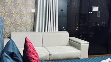 Deluxe King Size | Frigobar (abastecido com itens grátis), roupa de cama