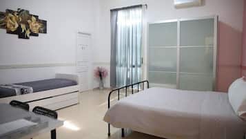 Quarto quádruplo luxo, sacada | Roupa de cama