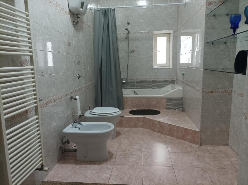 Quarto Quádruplo Deluxe, varanda | Casa de banho | Um secador de cabelo, um bidé, toalhas fornecidas, sabão 
