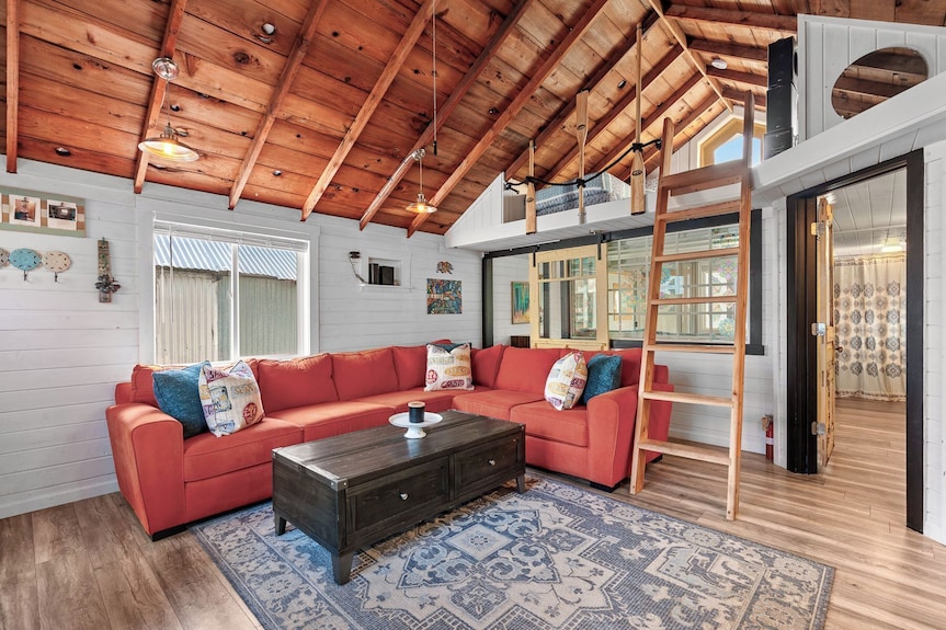 Floathouse On The Shores Of Lake Pendoreille - Farragut State Park, Athol