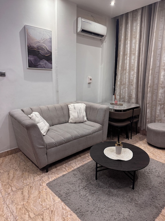 5 Minutes From Downtown Kinshasa. Small, Chic And Modern Apartment - Kinshasa