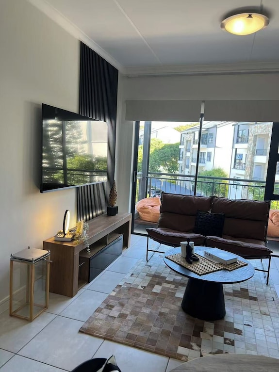 The Jade , Serene 1-bedroom Apartment In Perfect Somerset West Location - Somerset West