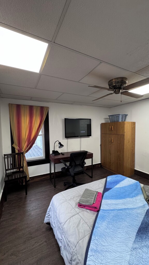 Nice 2nd Floor 1 Br Apartment, Central Ac - 莫爾登