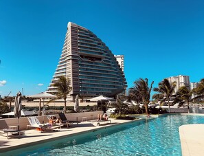 2 piscinas exteriores 