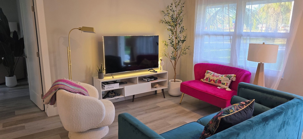 Fully Remodeled 3/2.5+ Outdr.shower, Set On A Tropical Creek In Downtown Bonita! - Bonita Springs, FL