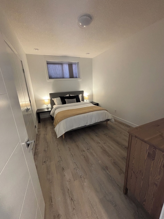 Hidden Gem | Executive Suite, Private Entrance + 2br - Airdrie