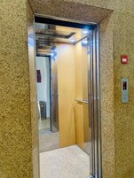 Estúdio clássico, sacada, vista para a cidade | Parte interna