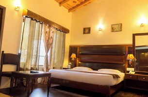 Quarto casal luxo | Roupas de cama antialérgicas, quartos à prova de som, Wi-Fi de cortesia