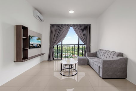 Apartamento superior, 4 quartos, sacada, vista para a cidade | Área de estar. KLIA Residensi---15minutes drive to KLIA