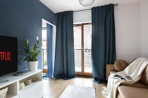 Apartamento, sacada, vista para o jardim | Área de estar