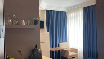 Estúdio clássico | Cofres nos quartos, cortinas blackout, ferros/tábuas de passar roupa