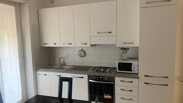 Apartamento conforto, sacada, vista para a cidade | Cozinha privada