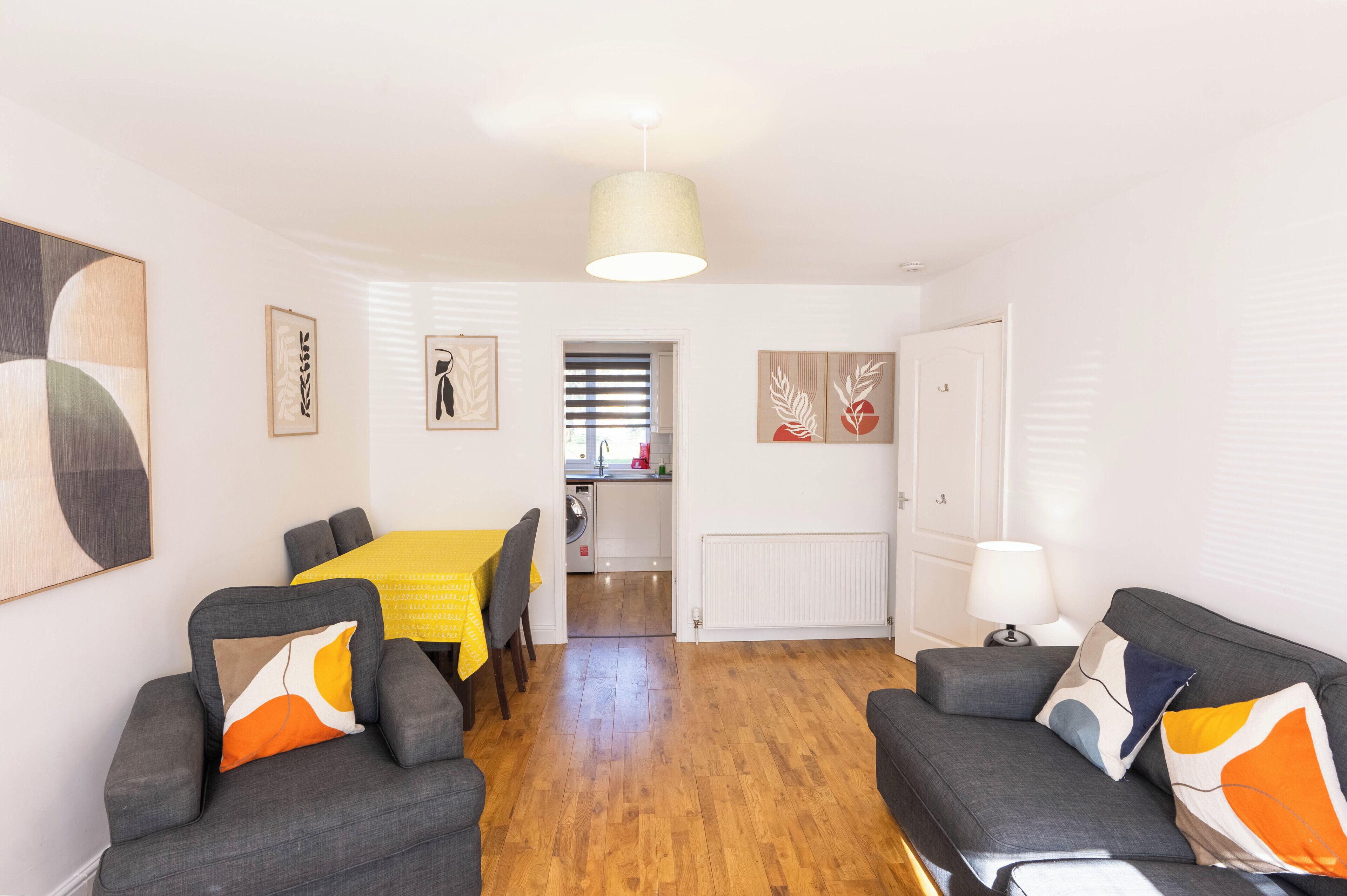 Paisley With Parking & Balcony - Pass The Keys - Paisley