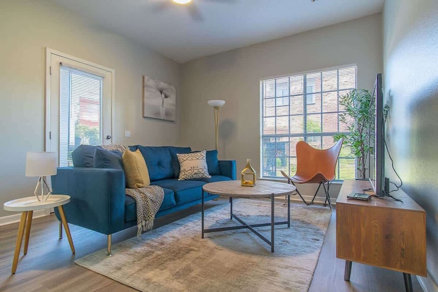 Boulevard Stays Quiet 1br King Suite, Pool Access, Gym - Grapevine, TX