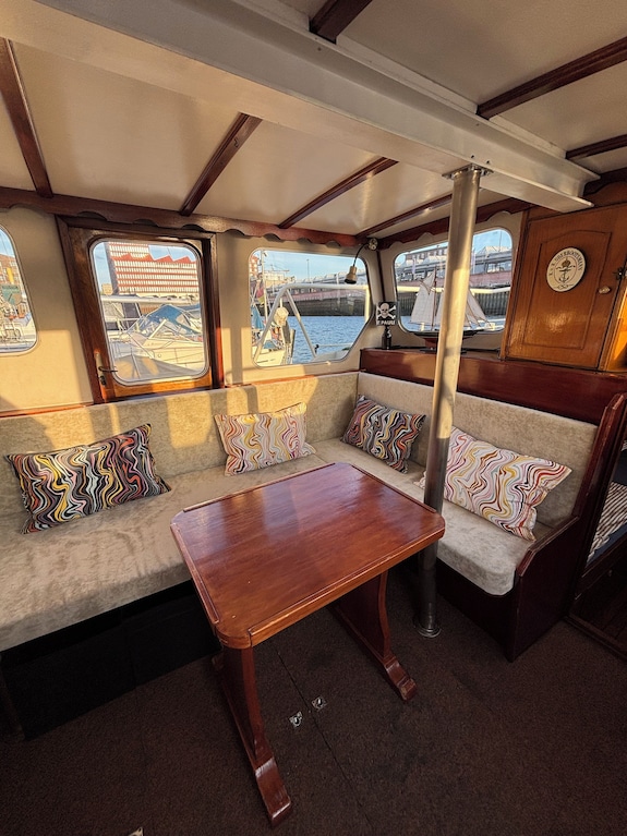 A Cozy Old-timer: Steel Boat In The Europahafen, In The Middle Of Bremen. - Bremen