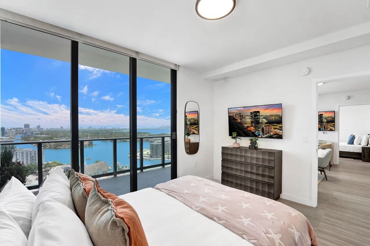 Penthouse Deluxe, 2 quartos, vista para o oceano | Secretária, secretária adequada para computadores portáteis 