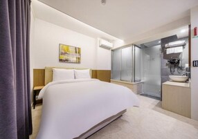 Suite Room | Escrivaninha, Wi-Fi de cortesia, roupa de cama